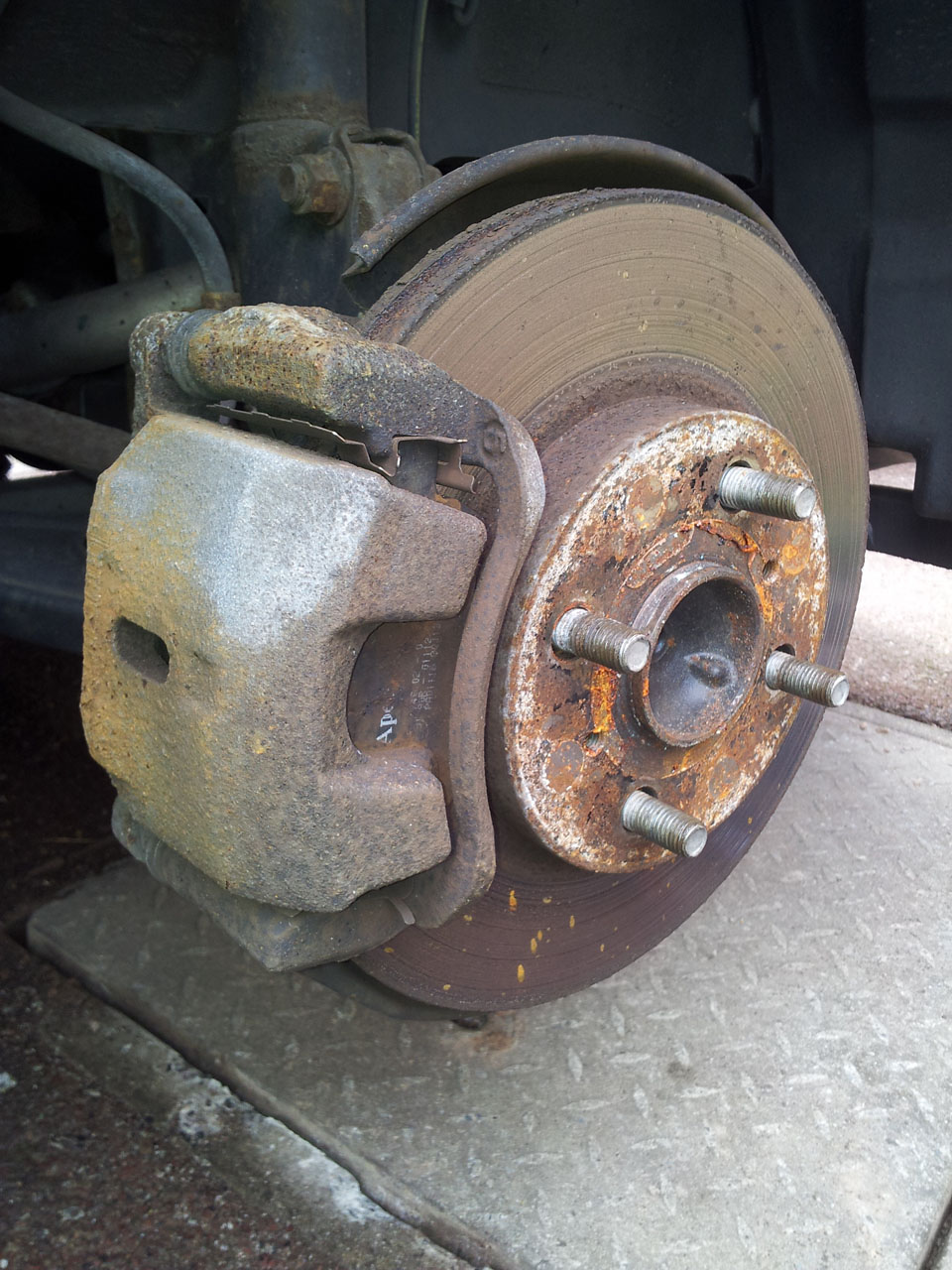 Front brake caliper plates